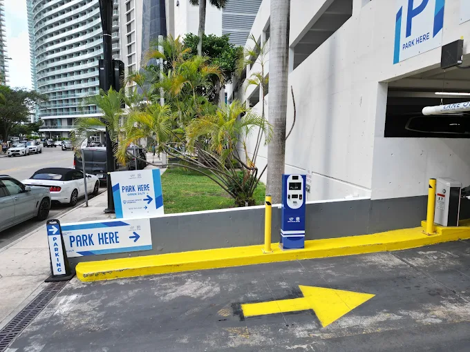 999 Brickell Parking Garage | Monthly & Hourly Parking in Miami